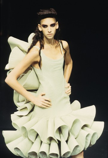 Ma Cherie, Dior: "The Dance of the Twisted Bull" - Alexander McQueen ...