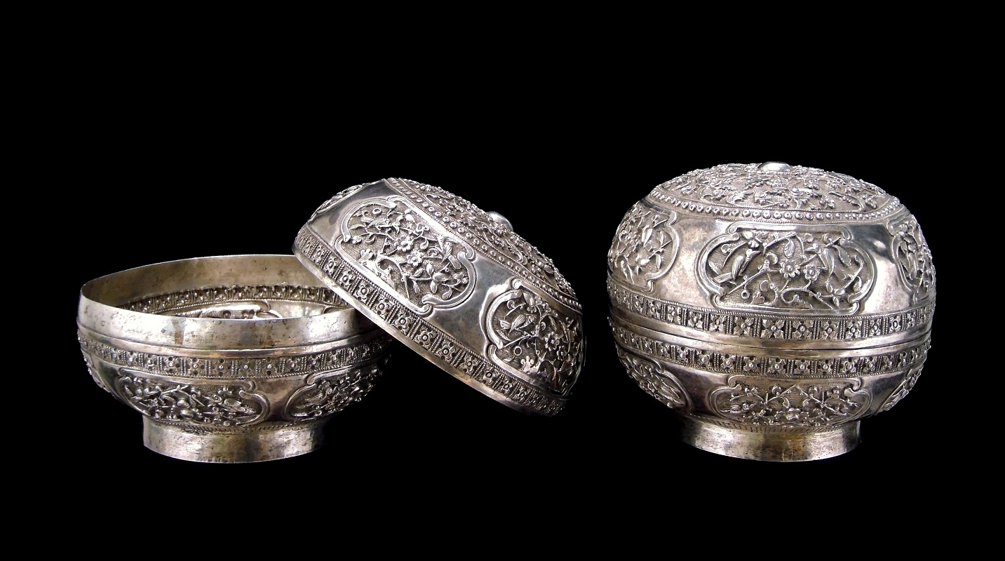 PATINA CINA PERANAKAN: PAIR STRAITS CHINESE SILVER REPOUSSE BETEL NUT BOXES