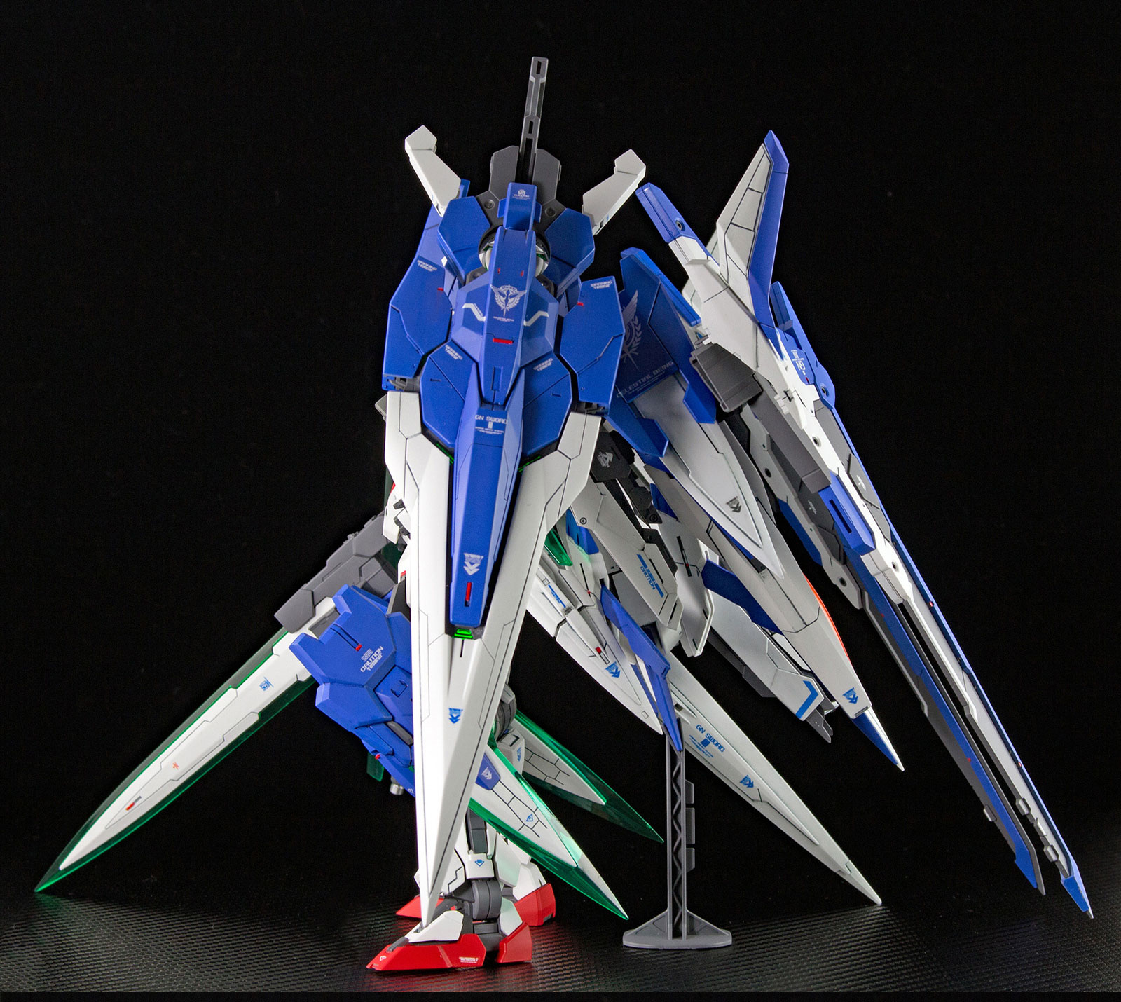 Custom Build: MG 1/100 GN-0000 + GNR-010 / XN 00 00 Raiser Seven Sword / G