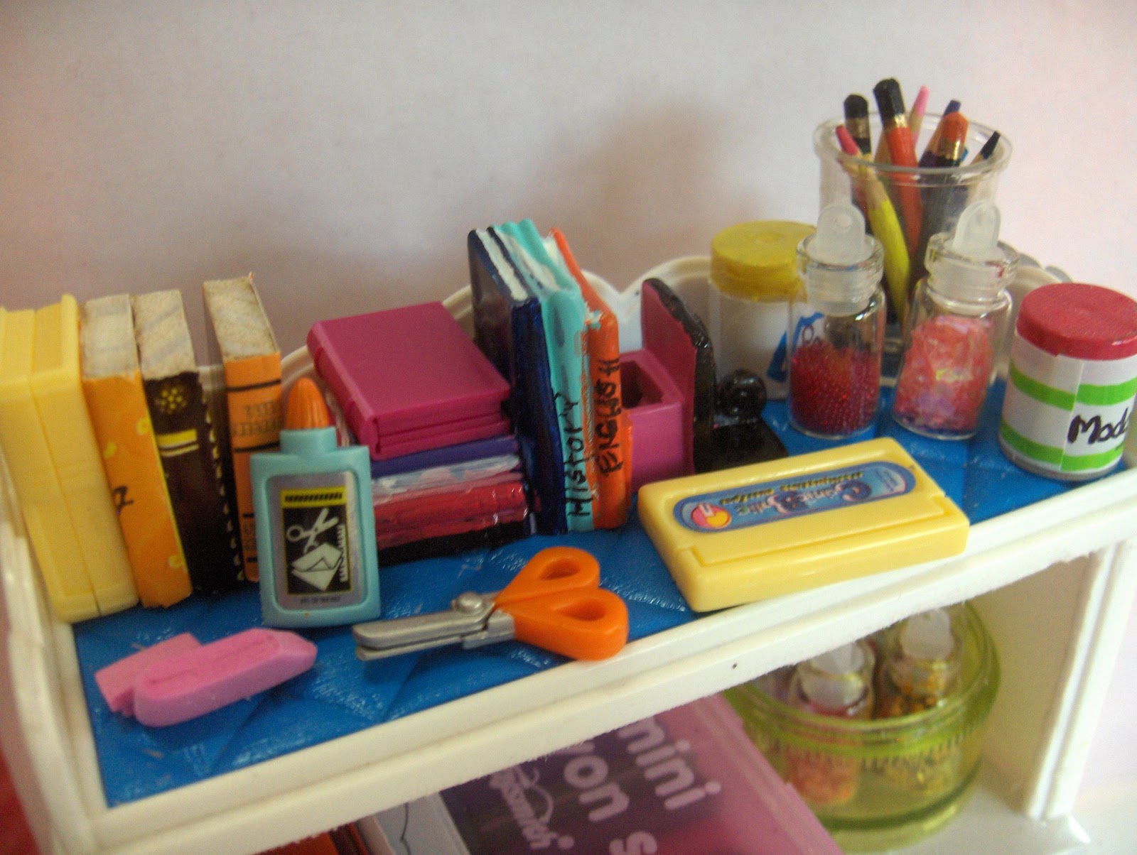 Barbie:OldNewGreenRedo : Back to School:Homework Cabinet and Chalkboard
