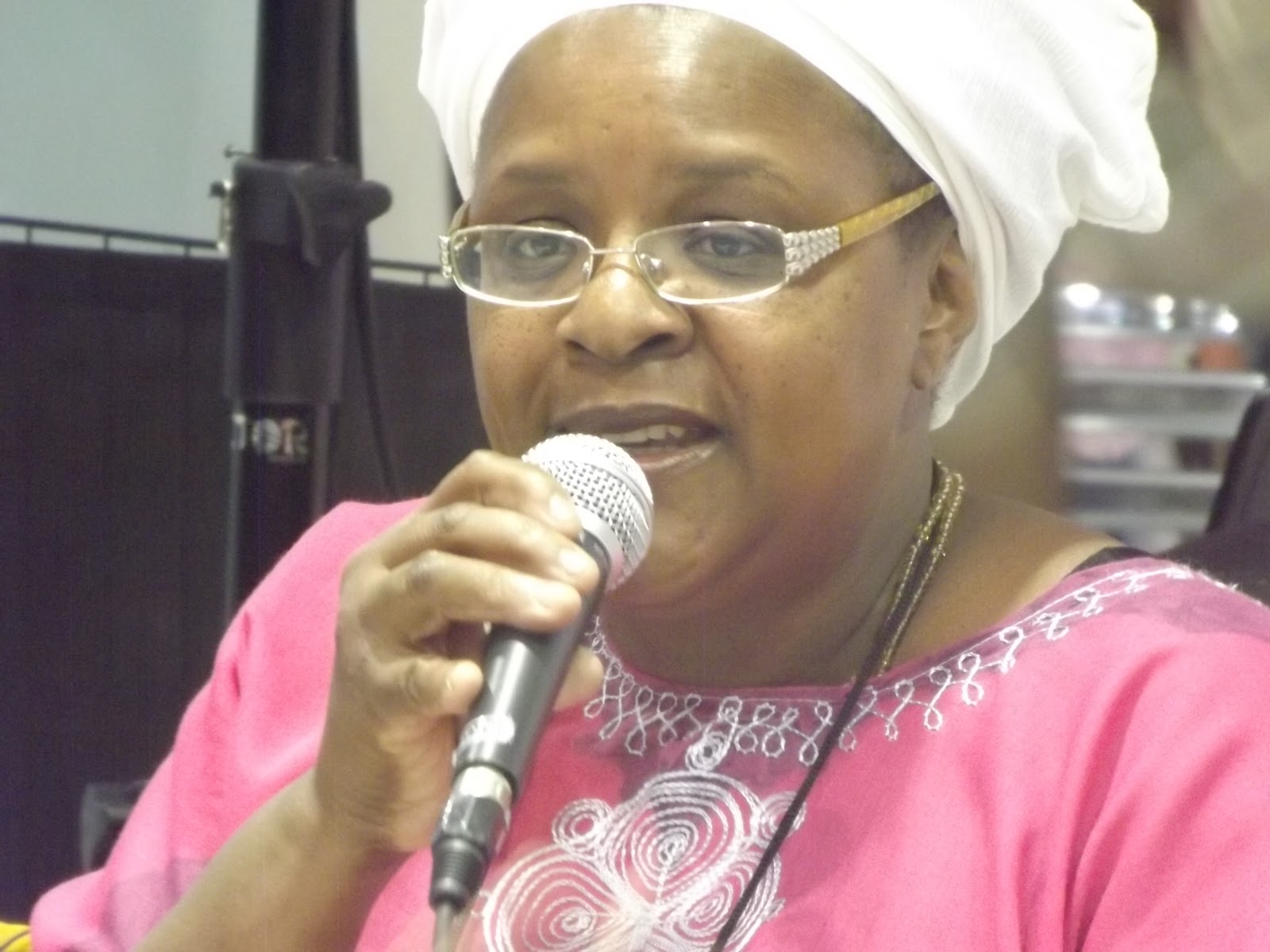 Débora Garcia Poetisa: Literatura Afro na Bienal