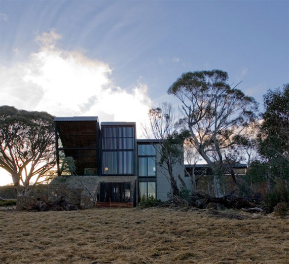 TECH HEIGHT: Moonlight House