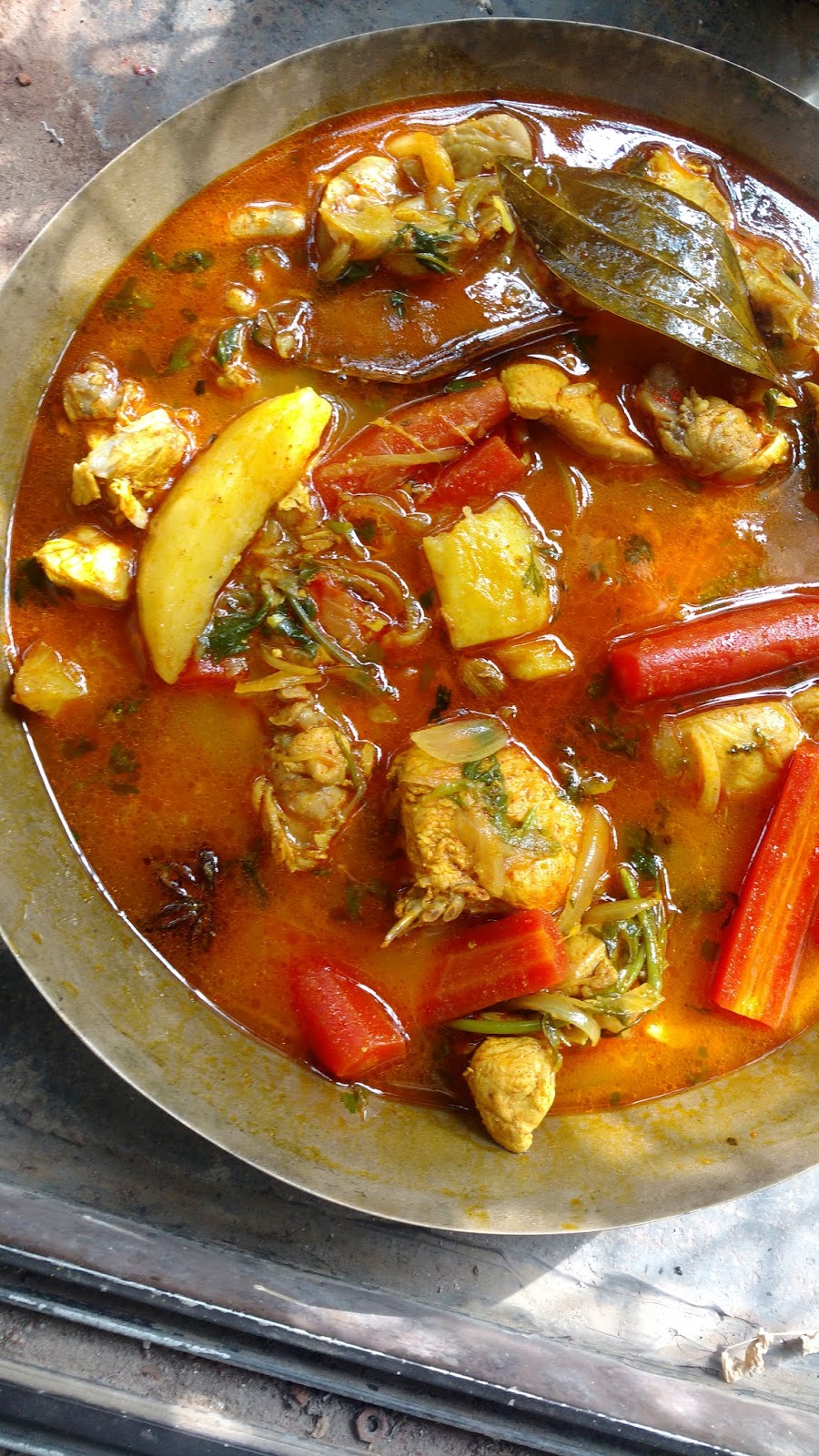 euphoRHEA: Murgi'r Jhol - Bengali Everyday Chicken Curry