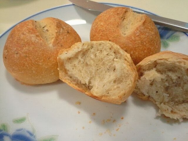 Culinary Kitchenette: European Style Crusty Bread Rolls by Phay Shing