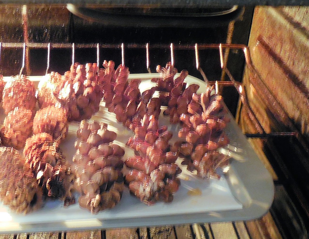 Backyard Patch Herbal Blog: Advent How to - Scented Pine Cones