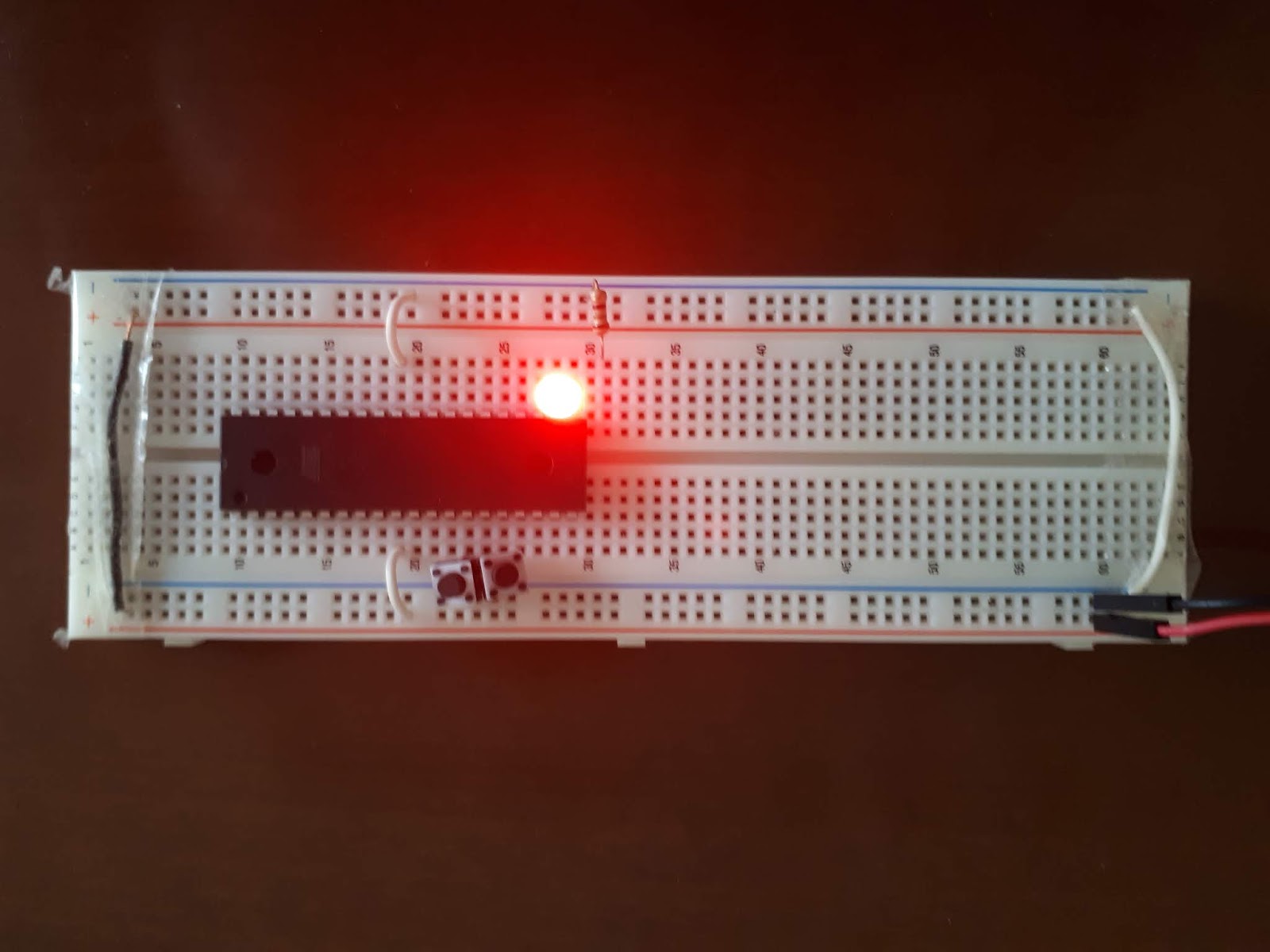 Switch on and off a LED with AVR ATmega16