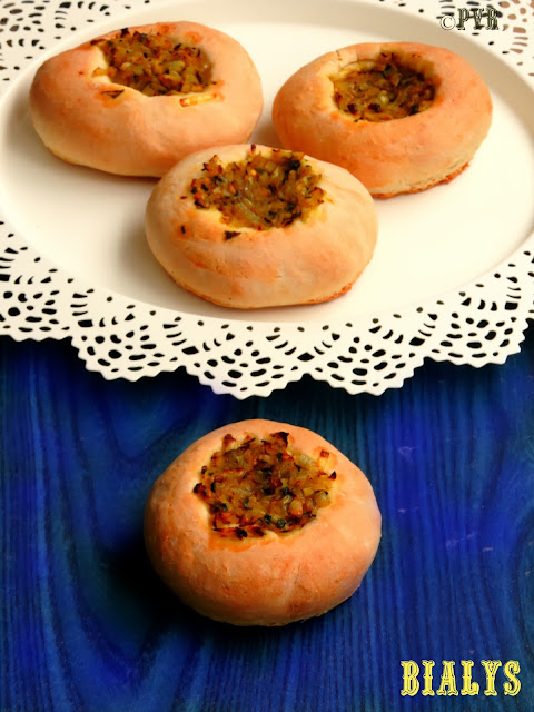 Priya's Versatile Recipes: Bialys (Chewy Rolls topped with Caramalised ...