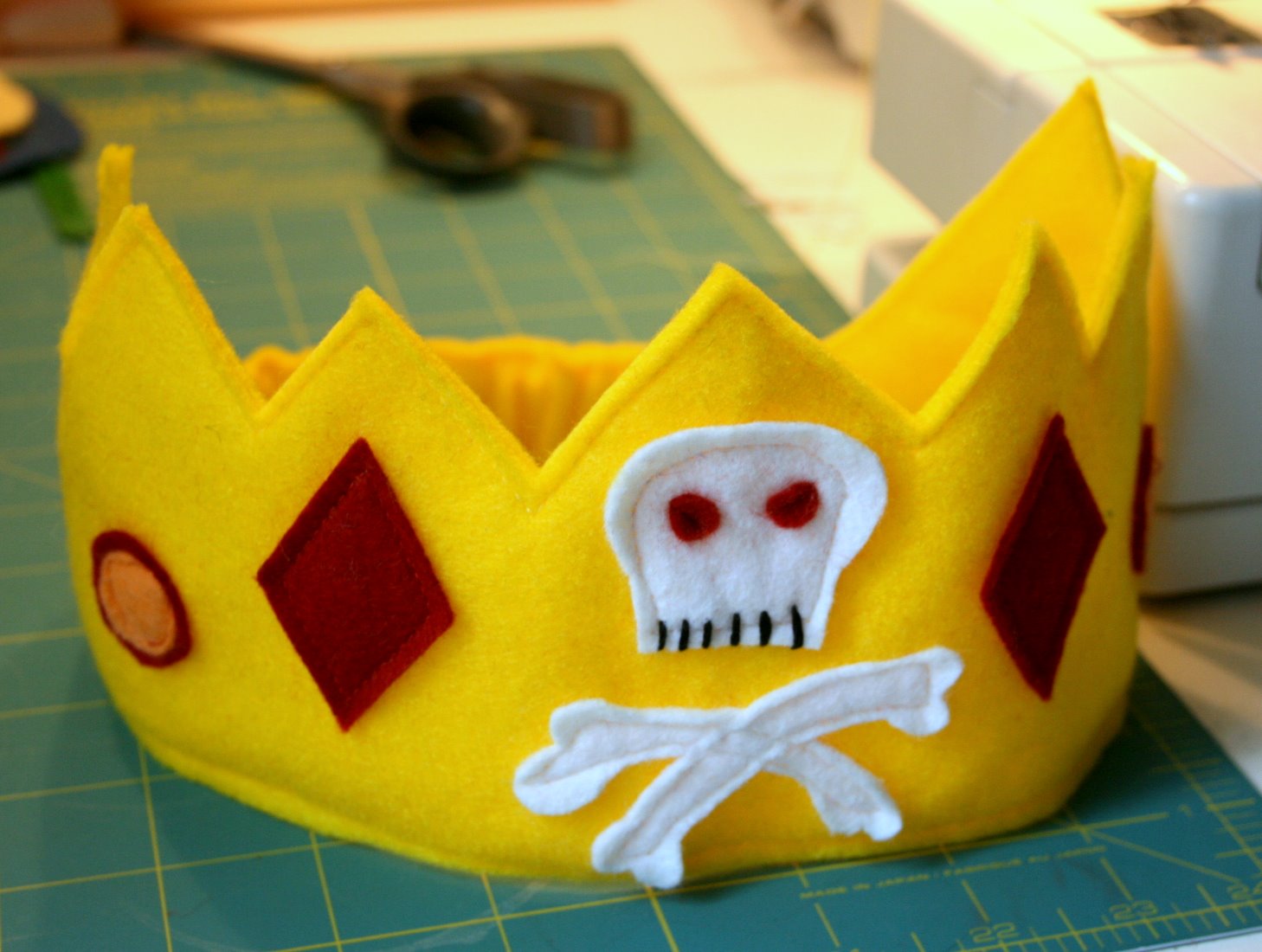 Stephanie Schleicher's Art Blog: Monday Craft Project: Felt Crown