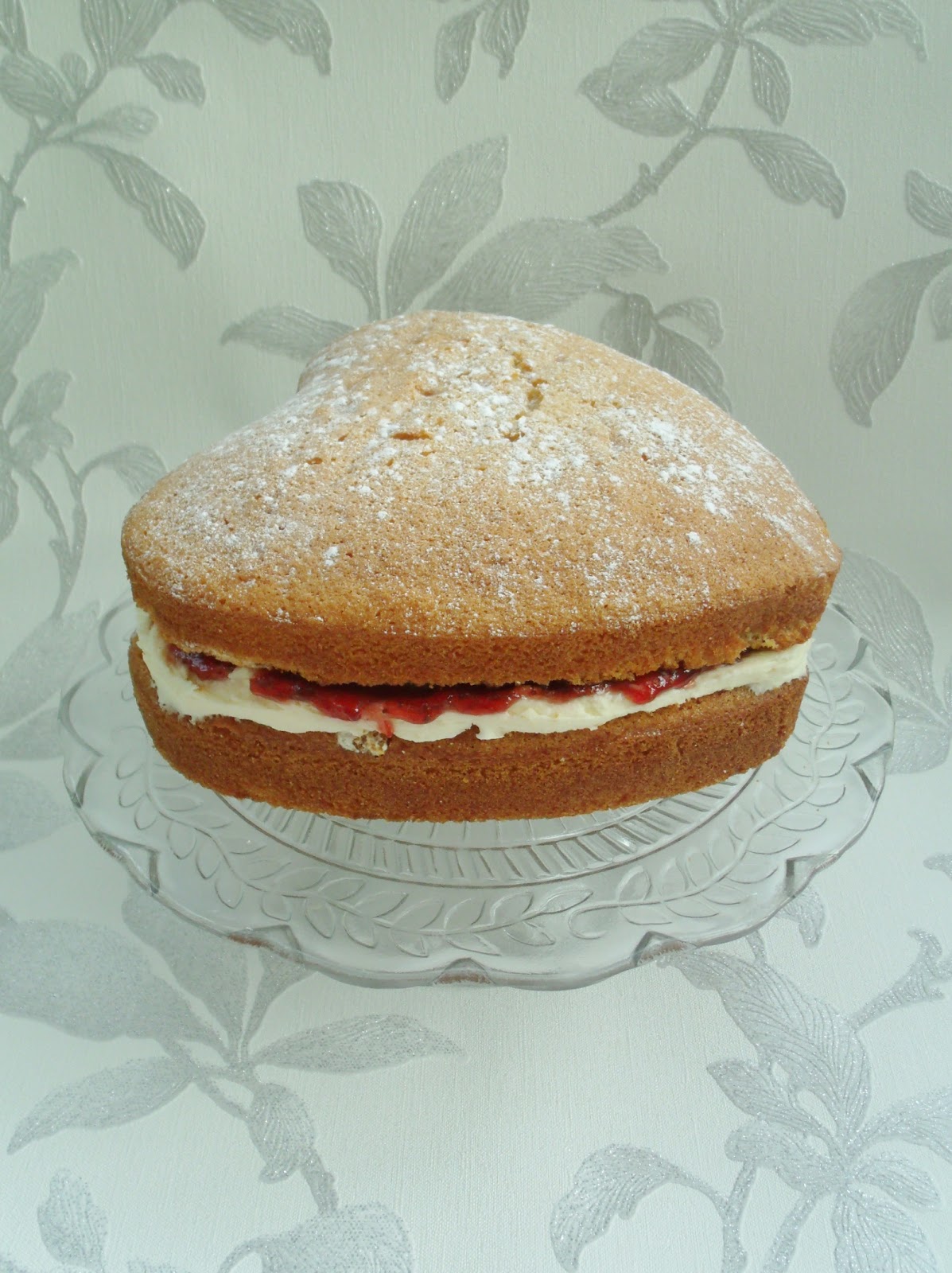 Romantic Love Cupcakes & Heart Shaped Victoria Sponge Cake ♥ - Victoria ...