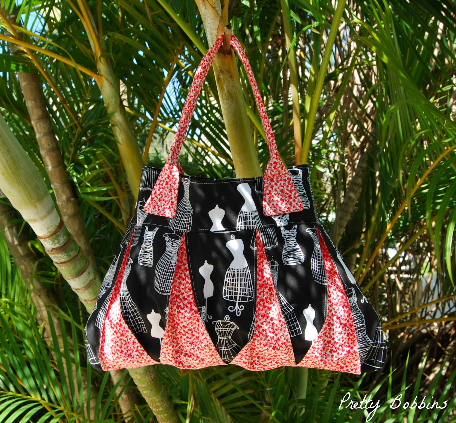 All your craft needs: Pattern Review: Melly & Me Raspberry Ripple Handbag