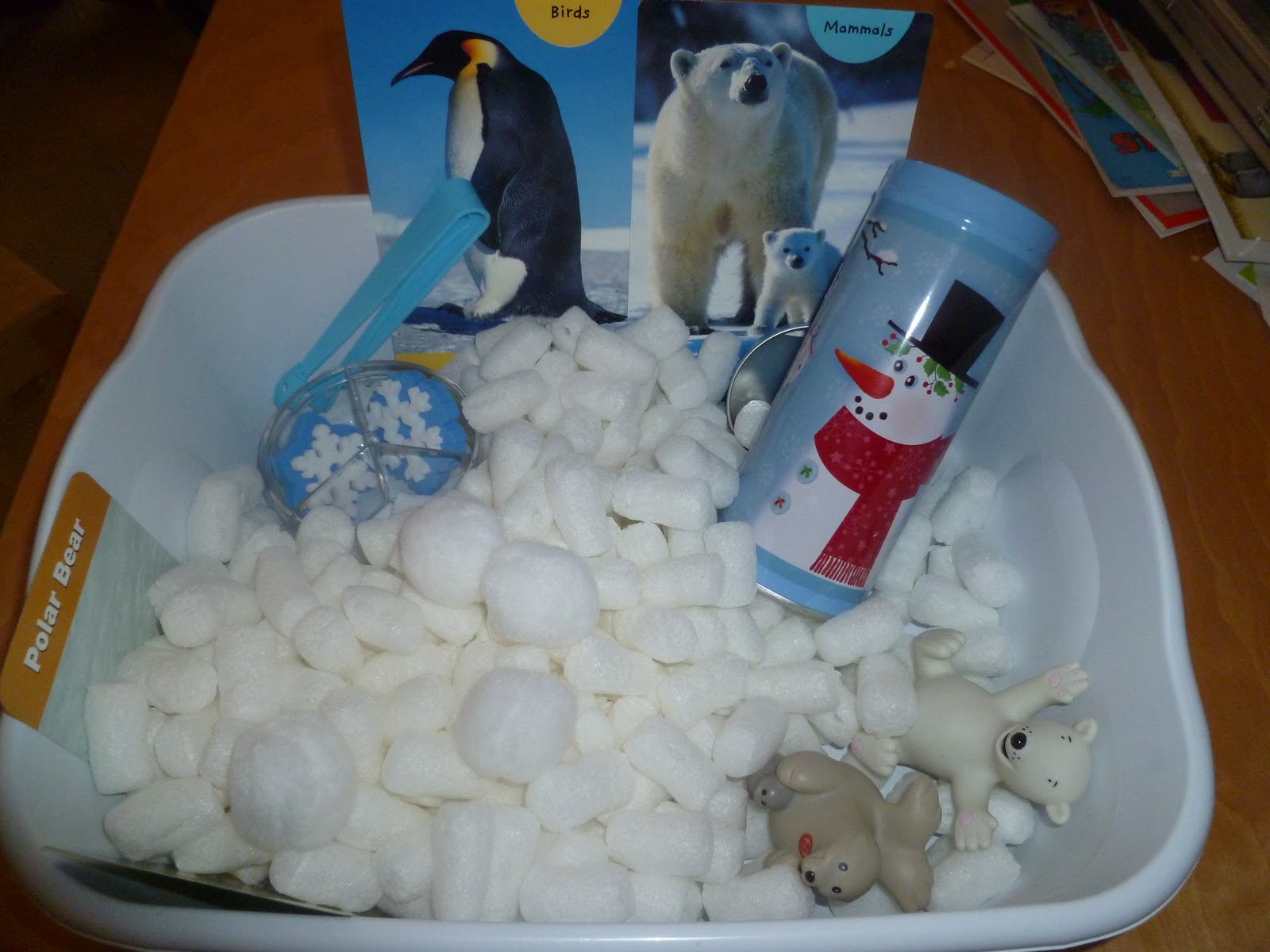 WINTER THEME SENSORY BIN - Mama to 6 Blessings