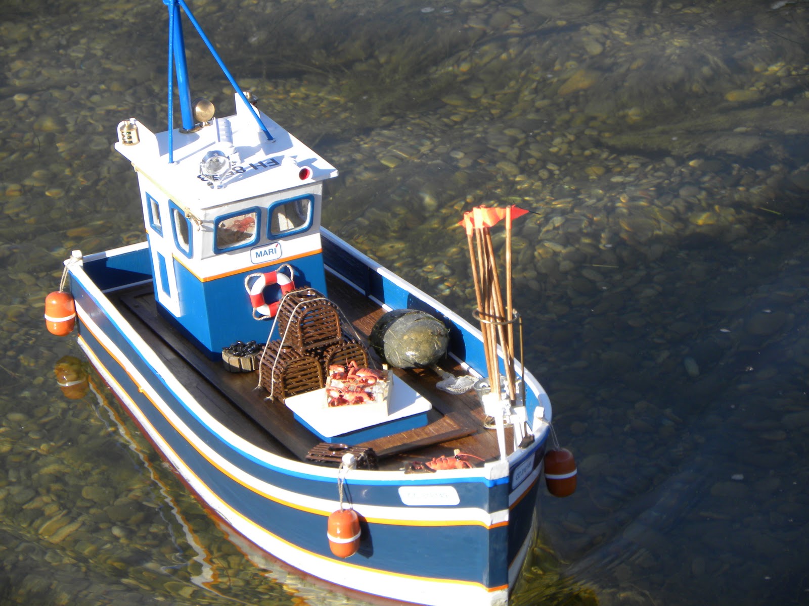 MODELLISMO NAVALE RC MODEL BOATS : MARì PICCOLA BARCA DA PESCA BRETONE