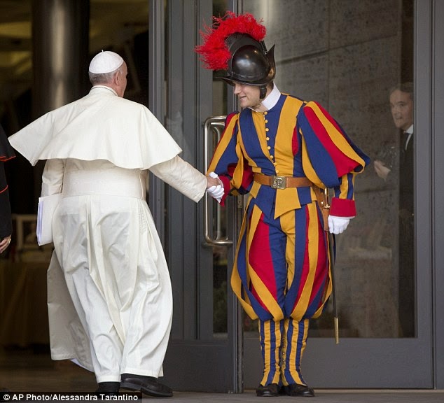 Lo Que Pasó en la Historia: January 22: The first 150 Swiss Guards come ...