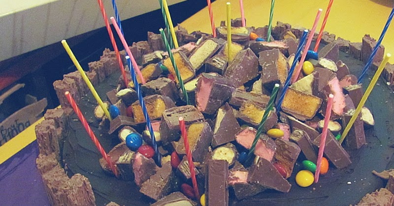 Mrs Cake: Mrs Cake's ultimate easy crowd-pleasing chocolate cake