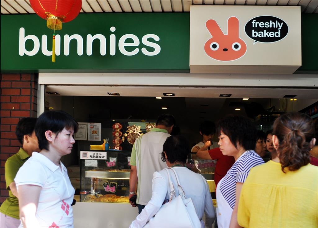 Entree Kibbles: Freshly Baked Buns from Bunnies Bakery @ People's Park ...