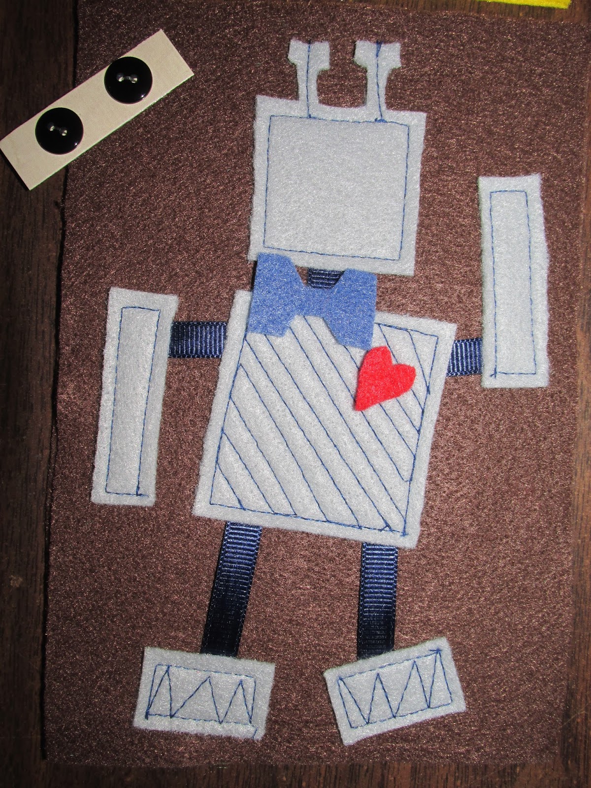Adrienne and Co.: DIY: Felt Robot pillow/decor