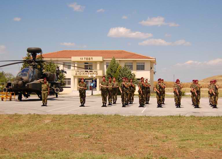 Η ΑΕΡΟΠΟΡΙΑ ΣΤΡΑΤΟΥ ΤΙΜΗΣΕ ΤΟΥΣ ΠΕΣΟΝΤΕΣ ΤΗΣ... ΤΕΛΕΤΗ ΣΤΗΝ ΕΔΡΑ ΤΗΣ ...