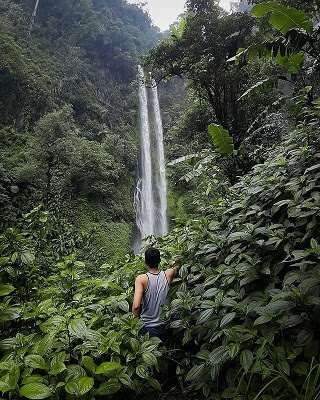 Rekomendasi 7 Curug Cantik Di Bandung Buat Liburan Keluarga