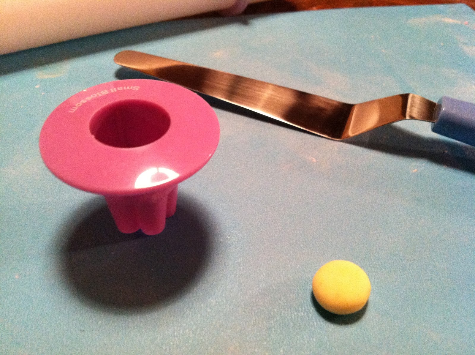 The Iced Queen: Gum Paste Briar Rose, Wilton Course 4