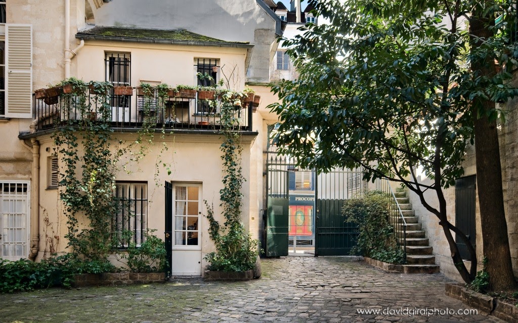 France Impressions: Secret Paris Alleyway - Left Bank