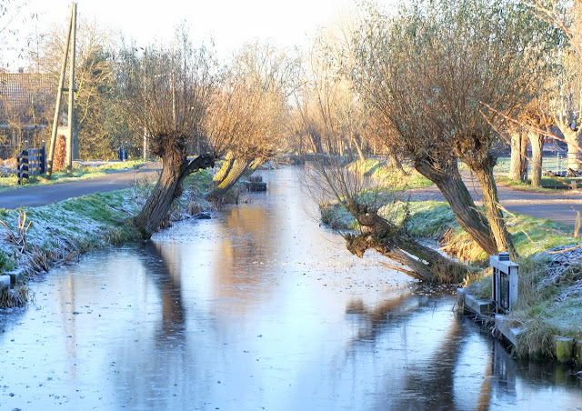 De boel de boel laten