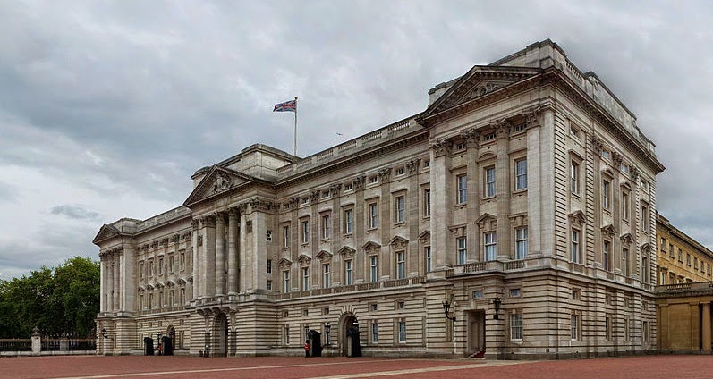 Robinson-Solutions Professional Window Cleaning: Cleaning Windows At ...