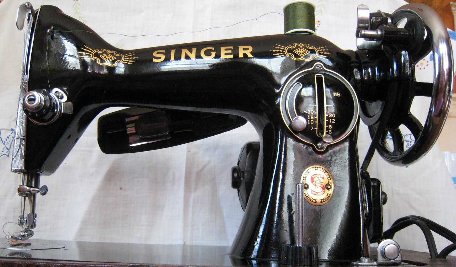 The Vintage Seamstress: Scarce Singer Model 179 just in...