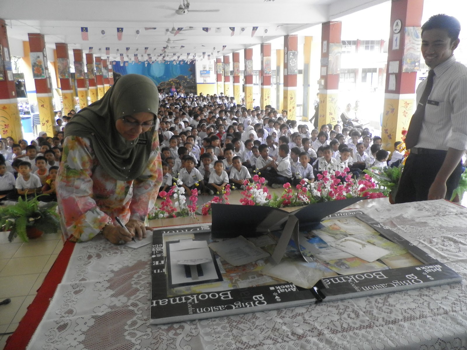 PUSAT SUMBER SEKOLAH: MAJLIS PELANCARAN PROGRAM NILAM SESI PETANG 2012