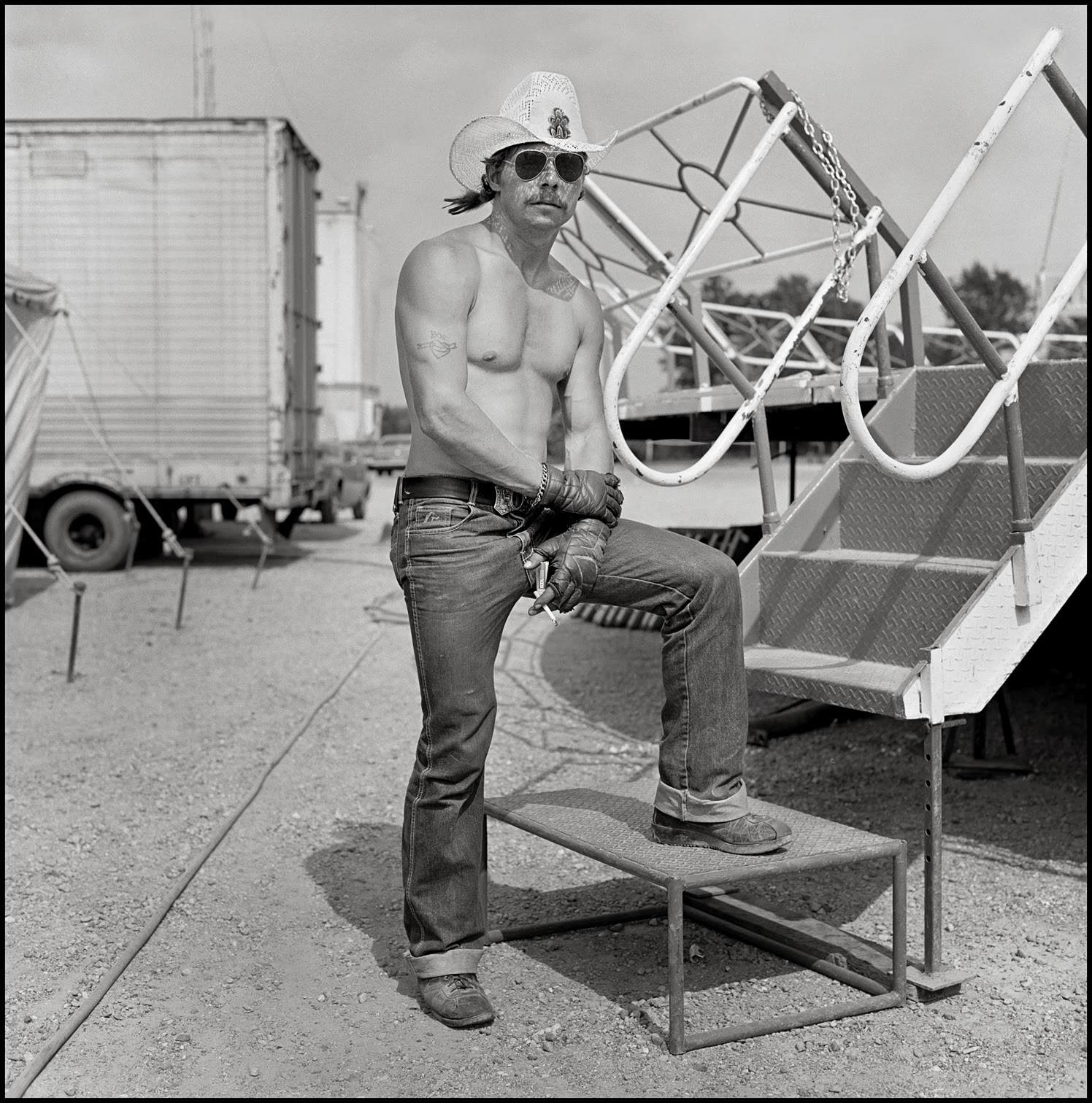 MOTORCITYBLOG: "Collaboration and Continuum": The Carnival Photographs ...