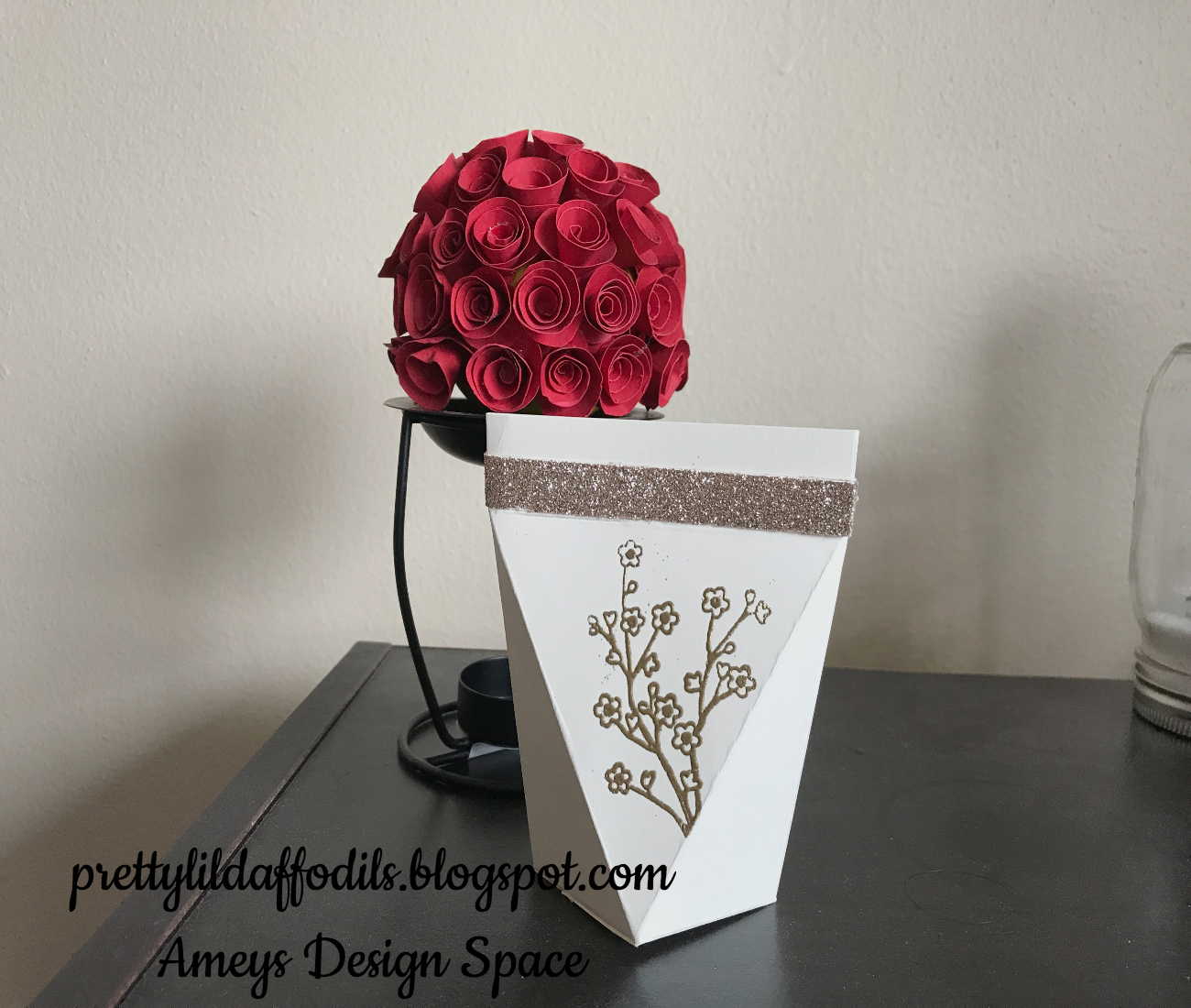 Pretty Little Daffodils (Crafts and DIY): Self opening favor box