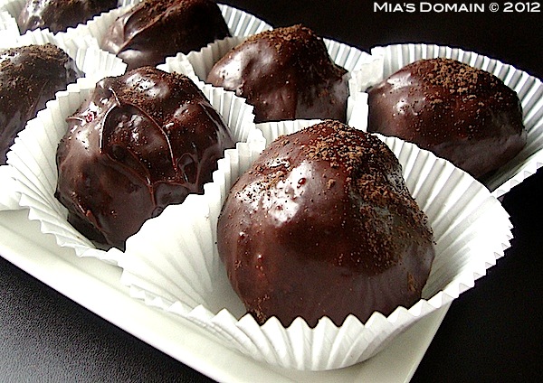 Mia's Domain: Chocolate Fruit Truffles