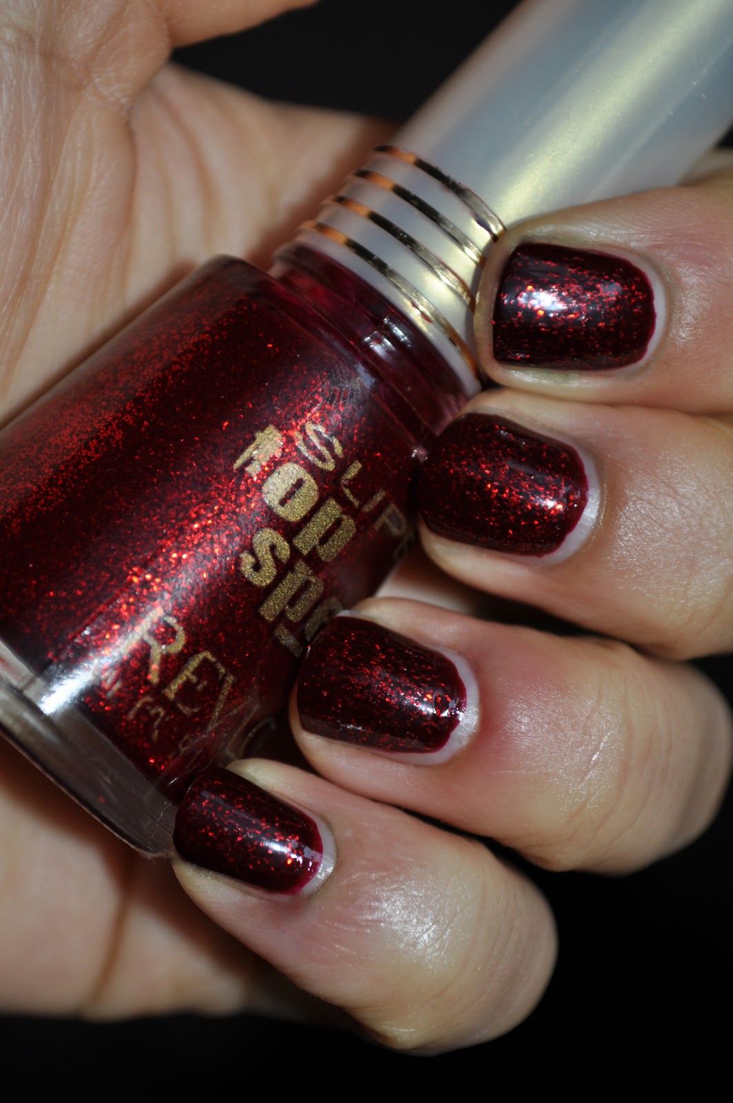 Firecracker for Christmas nails [ So Lonely in Gorgeous ]