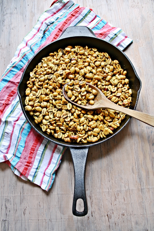 Versatile Vegetarian Kitchen: Instant Congress Kadalekayi (Spiced Peanuts)