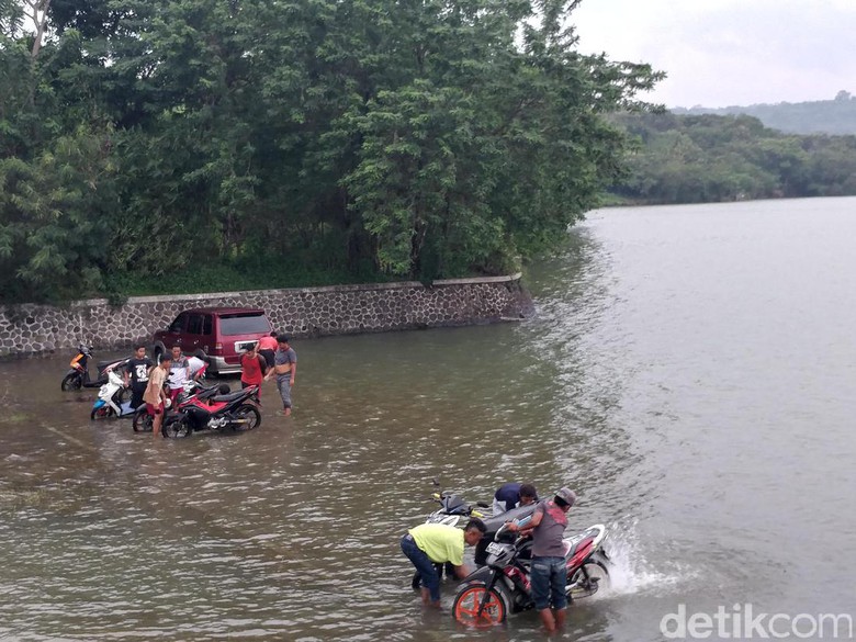Objek Wisata Danau Setu Patok: MASYARAKAT MEMANFAATKAN SETU PATOK