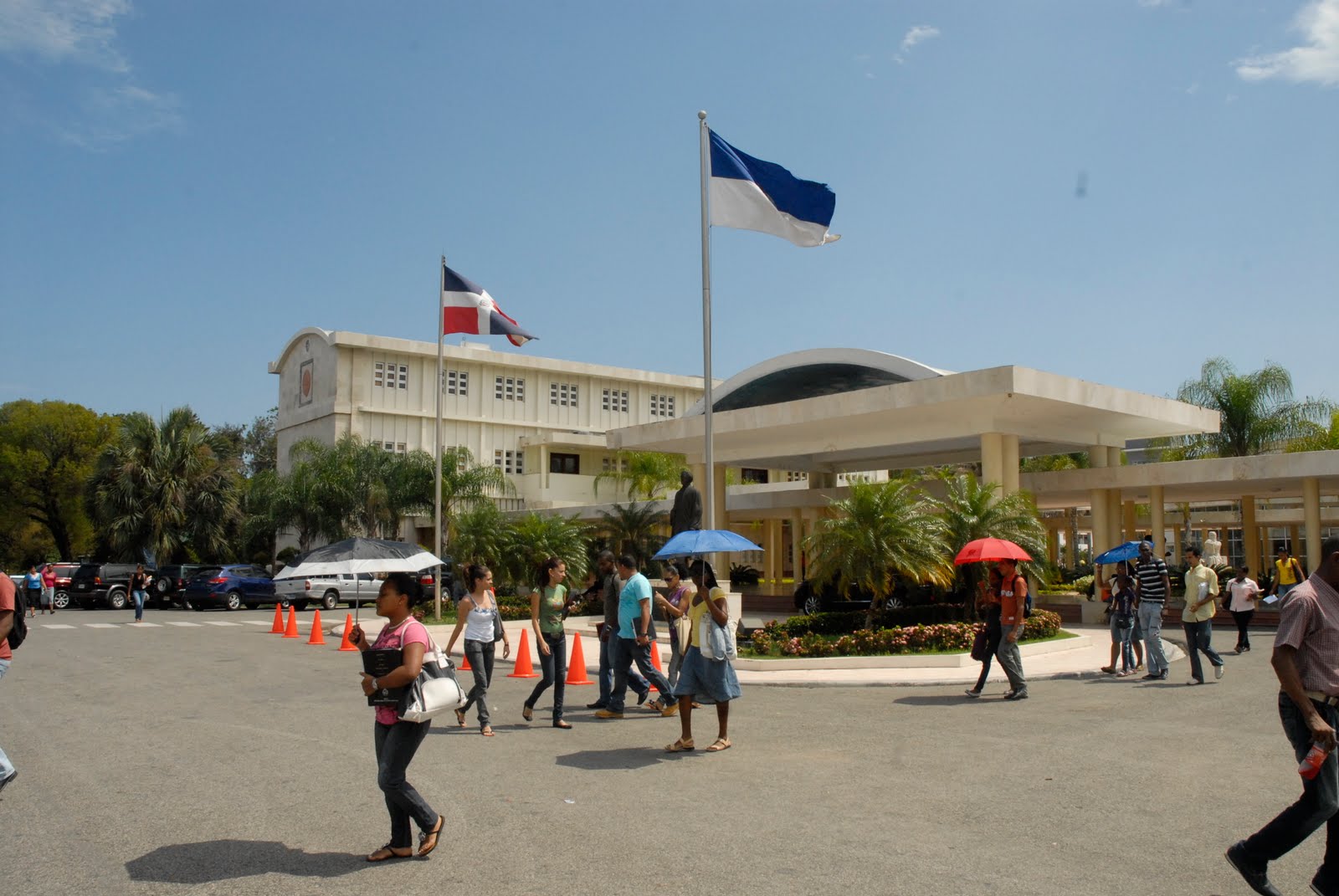 Informativo en Línea: UASD pide a los estudiantes denunciar a los ...