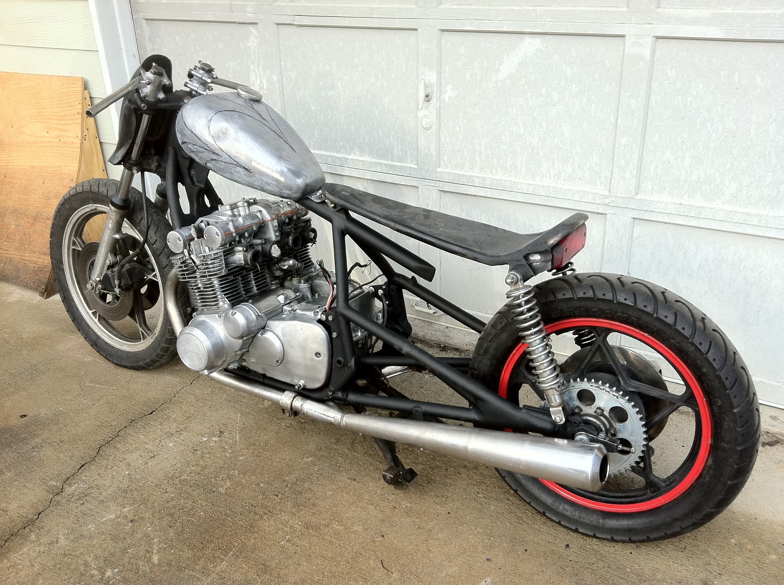 KARNAGE KUSTOMZ + custom metric choppers bobbers cafe racers yamaha xs ...
