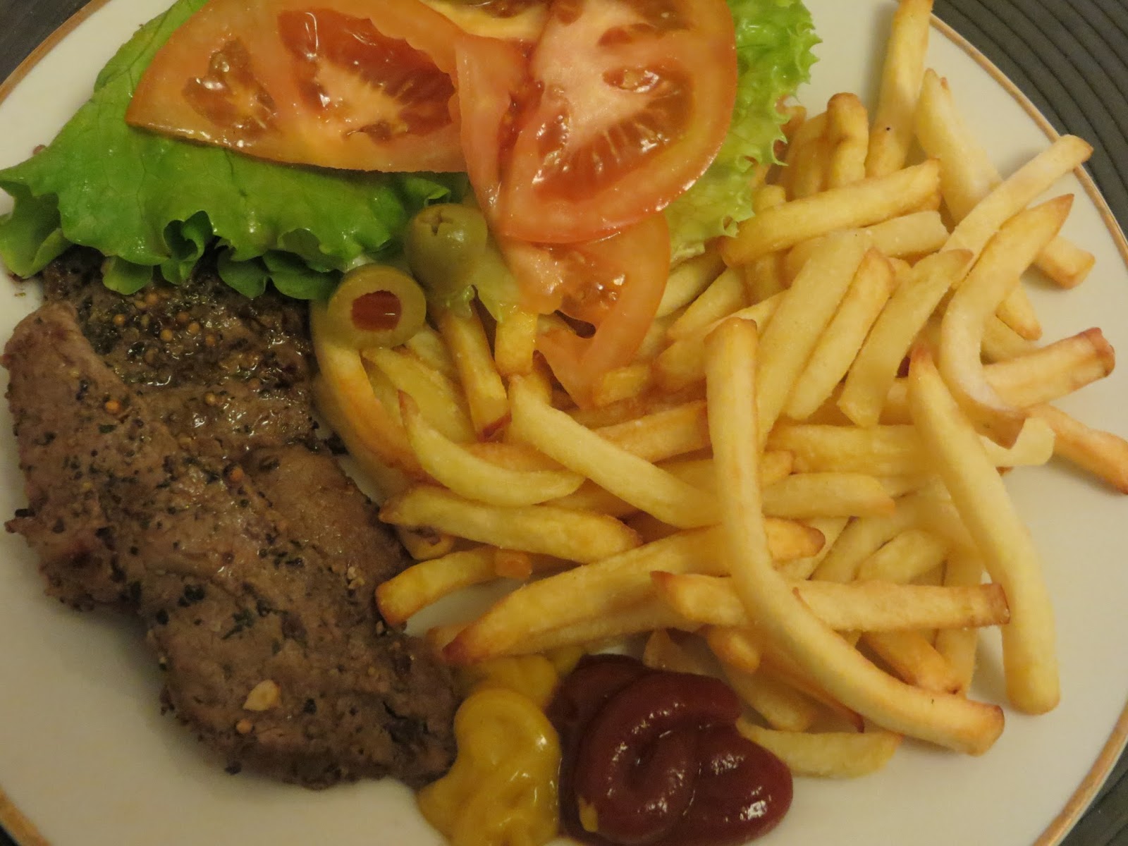 Su Delícia: Bifes com batatas e salada