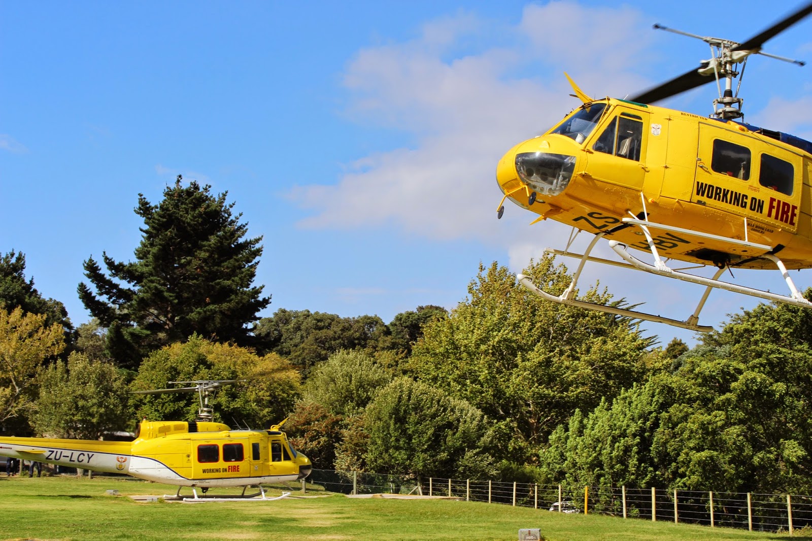 AVIATA NEWS: BELL 205 (HUEY) Helicopters help to suppress Bush Fires in ...