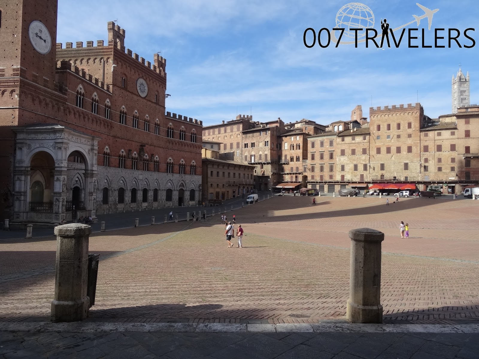 007 Filming location: Palio di Siena horse race square / Quantum of ...