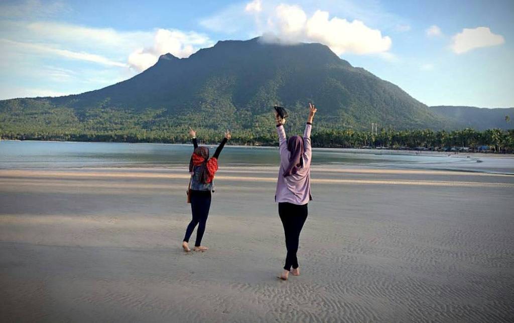 Kota Ranai di Pulau Bunguran Kabupaten Natuna, Provinsi Kepulauan Riau ...