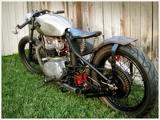 Motoblogn: 1972 BSA A65 Lightning Bobber