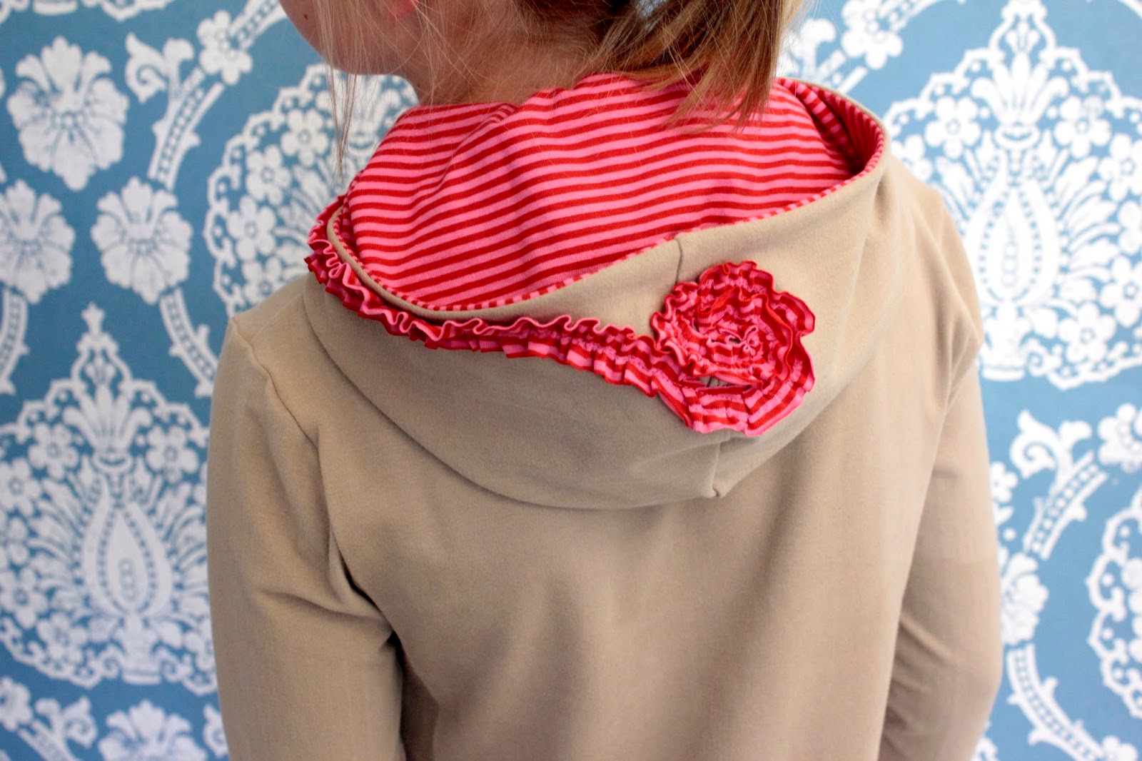 tillaBox: Rüschenhoodie