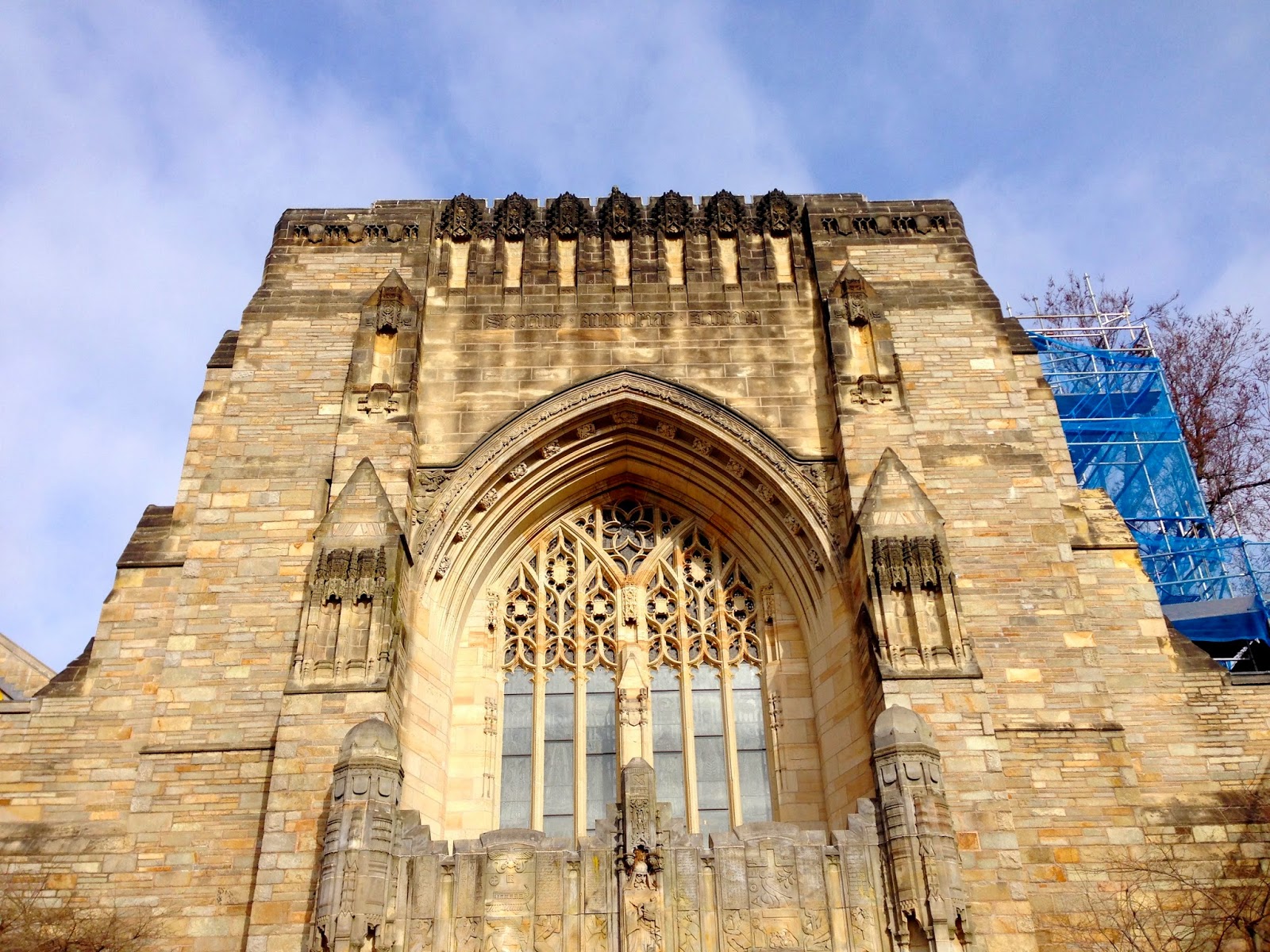 Walking tour of Yale