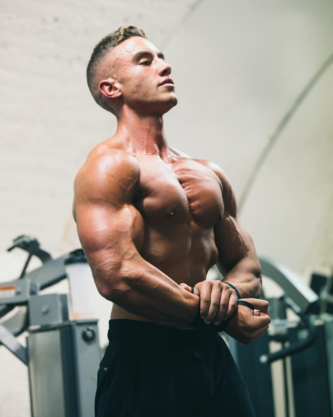 the beauty of male muscle: Zac