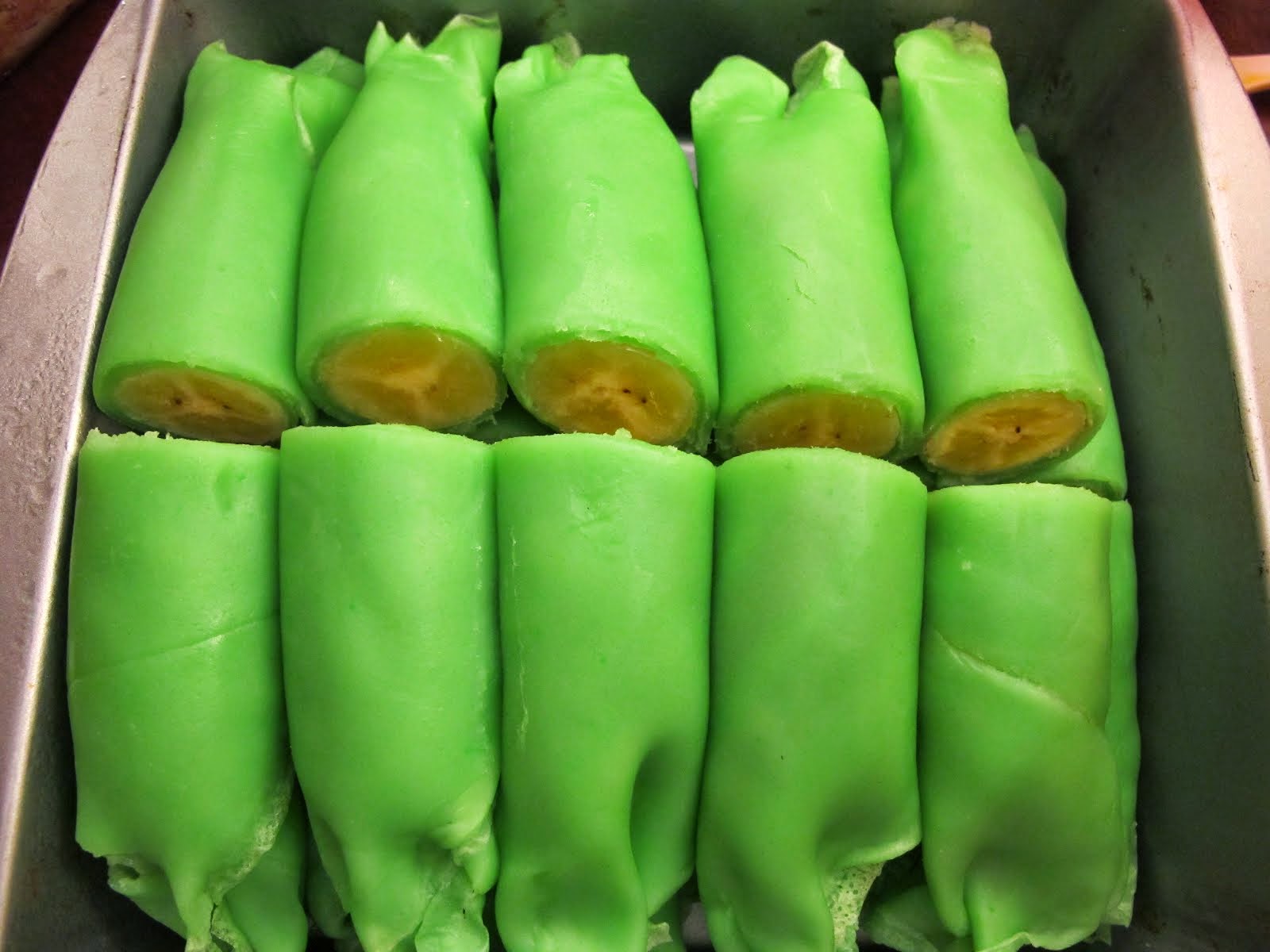 All About Food - Cantya Nandhika: ES PISANG IJO!