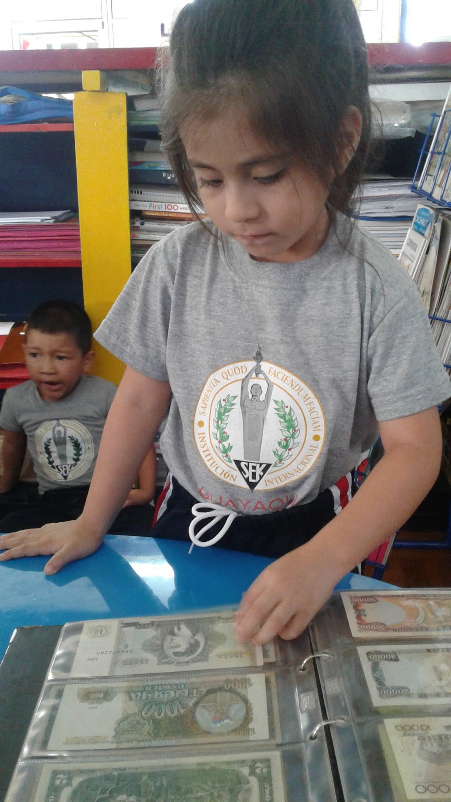 Sek Guayaquil Kinder A: Libro de monedas y billetes