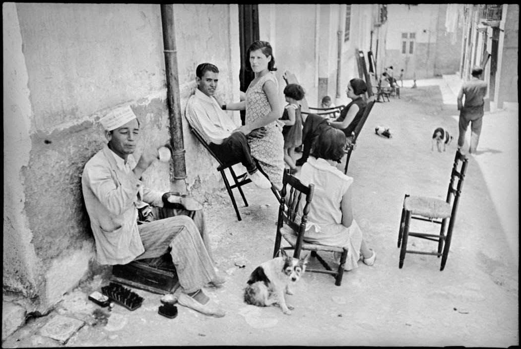 25 Amazing Black and White Photographs Capture Everyday Life in Spain ...