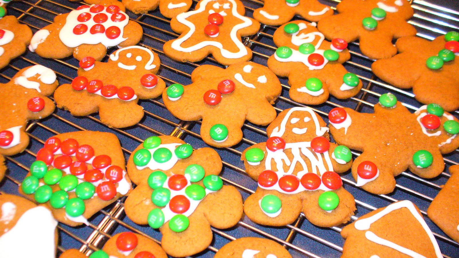 Bake & Decorate Gingerbread Men {Day 3 of The 12 Days of Frugal Holiday ...