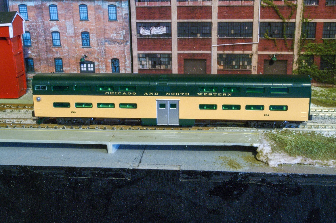 Model Railroad Miscellany: The Kato N C&NW Bi-Level 400