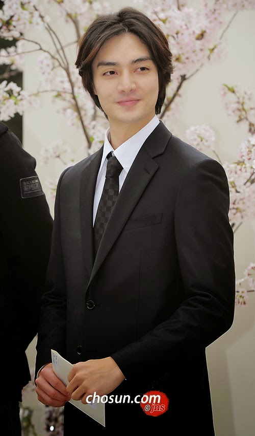 UNO DE LOS F4 Y EX BOYS BEFORE FLOWERS KIM JOON SE DEJA VER DESPUES DE ...